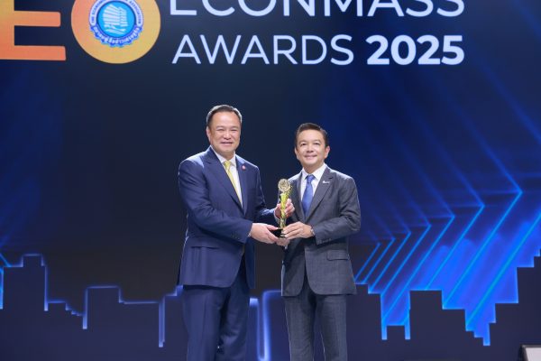Dr. Kongkrapan Wins Double CEO Awards for PTT at Econmass 2025