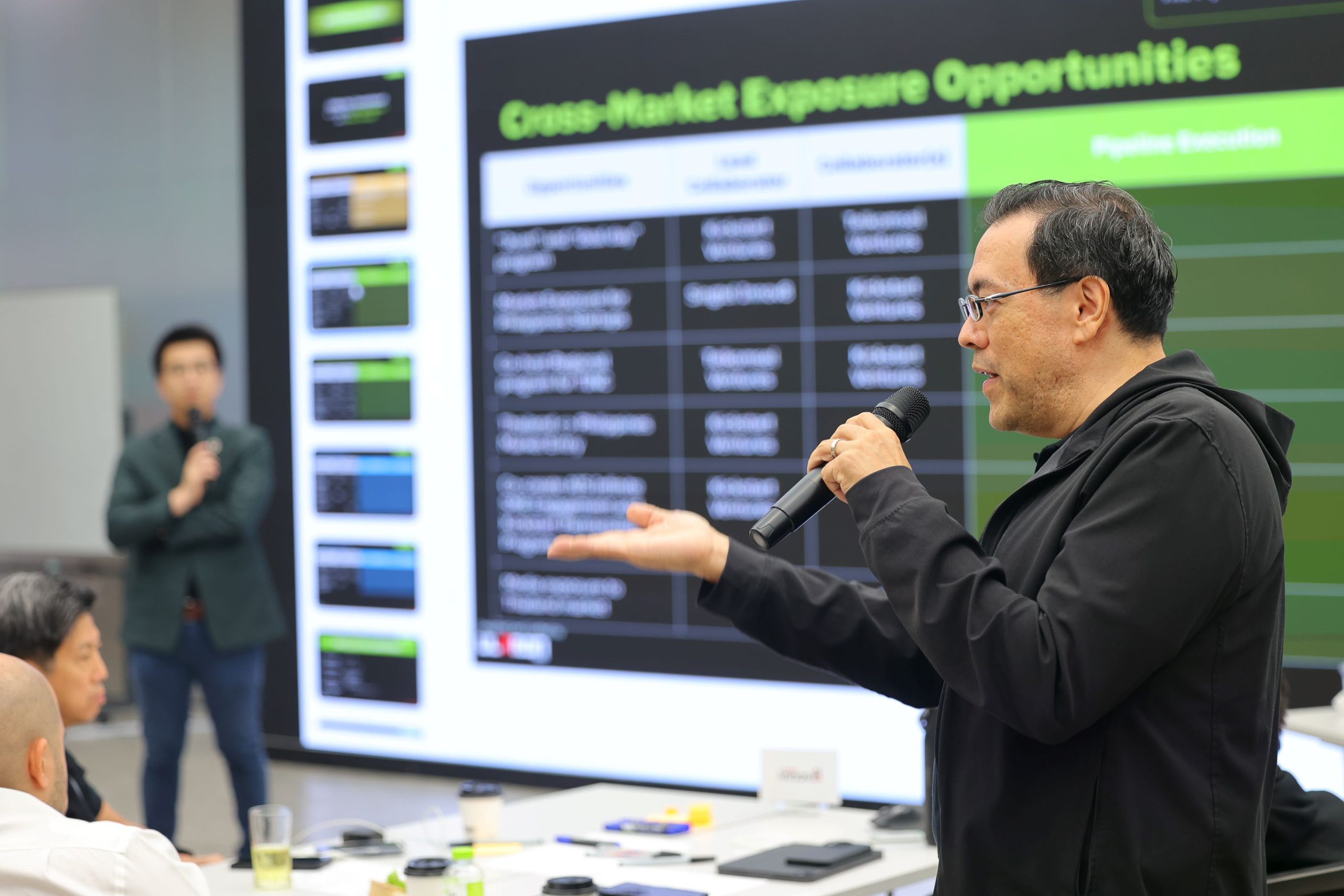 AIS Joins Forces with Singtel to Empower Entrepreneurs and Unlock ...